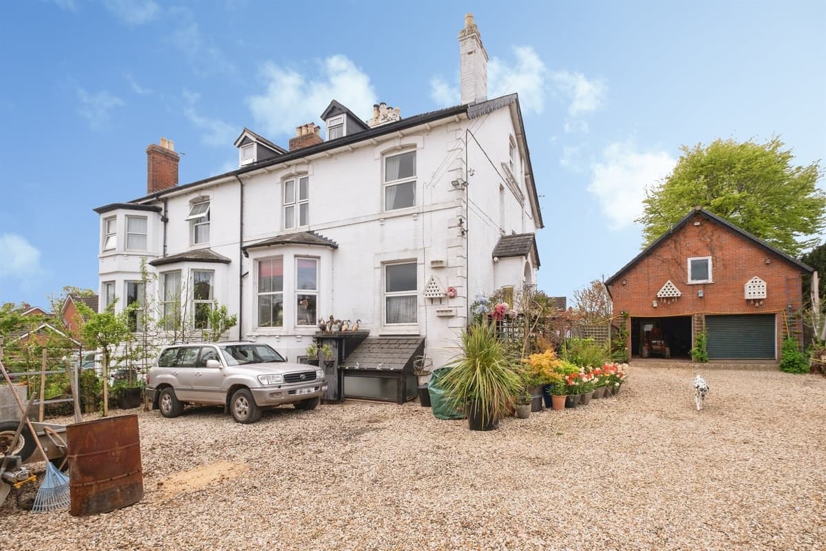 All properties for sale in Burghill